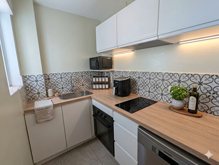 Appartement à louer - Sch lcher, Schoelcher - 2 pièces - 1 chambre