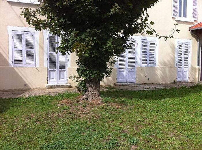 Centre-Bourg, Saint-Genis-Laval - Appartement 3 pièces à louer
