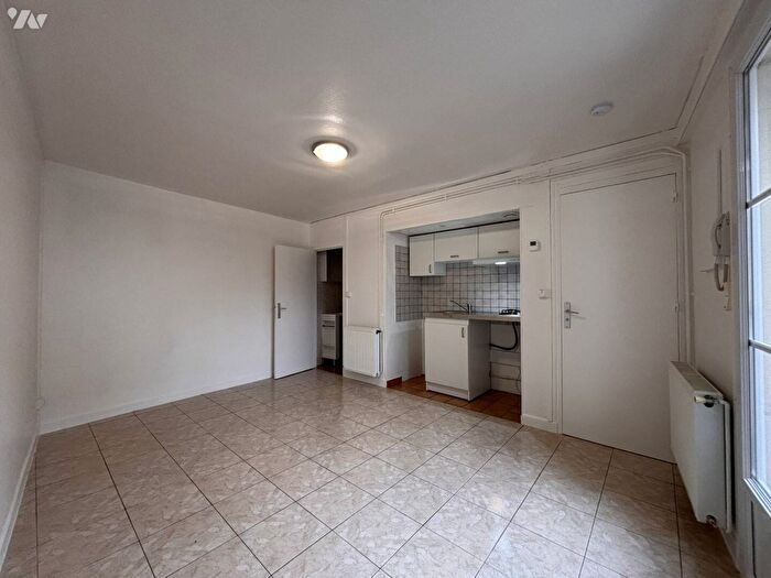 Appartement à louer - Thiers-sur-Thève - 1 pièce