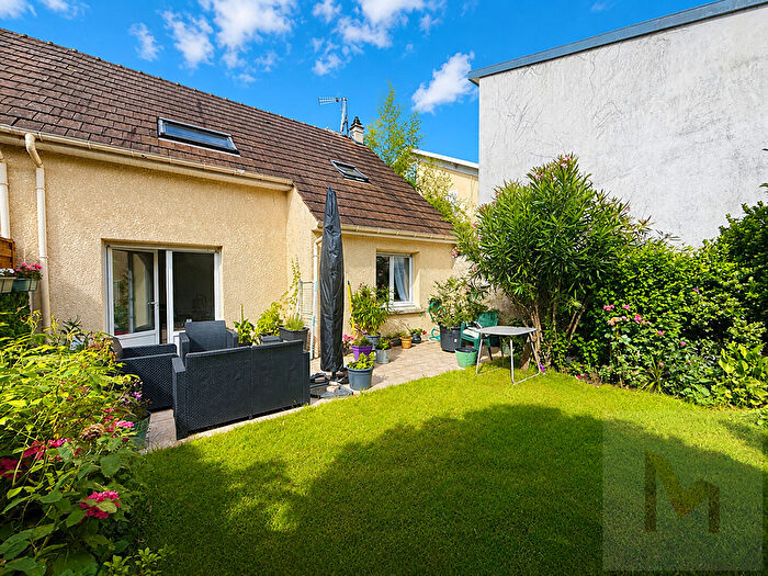 Neuilly-Plaisance, Bel Air, Clémenceau, Carnot : Maison 4 pièces à vendre