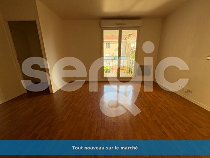 Bussy-Saint-Georges, Clos, Tillet, Génitoy, Golf : Appartement 2 pièces à louer