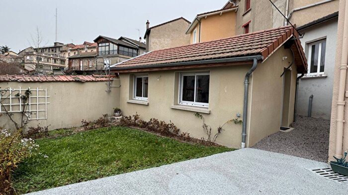 Maison 1 pièce à Saint-Rémy-sur-Durolle, à louer