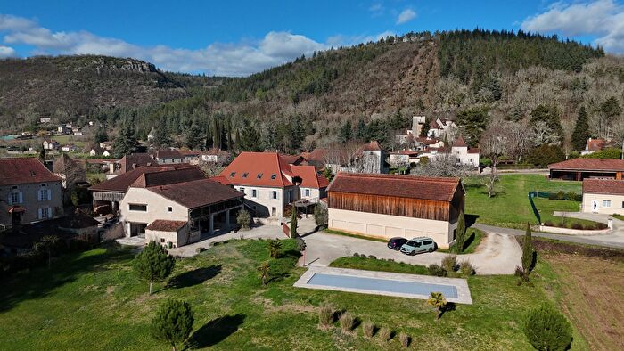 Maison à vendre - Tour-de-Faure - 14 pièces - 11 chambres