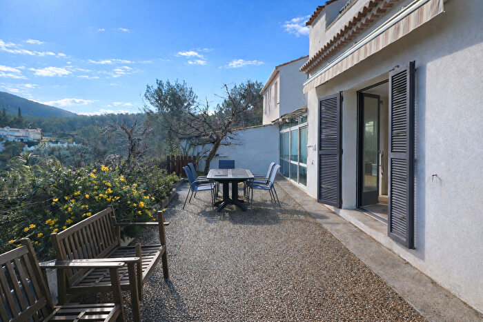 Maison à vendre - Aubagne, Arnaud Solans, Garlaban Royante, Saint-Mitre - 6 pièces - 4 chambres