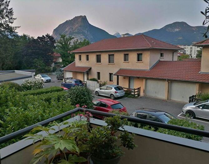 Les Alpes, Fontaine : Appartement 1 pièce à louer