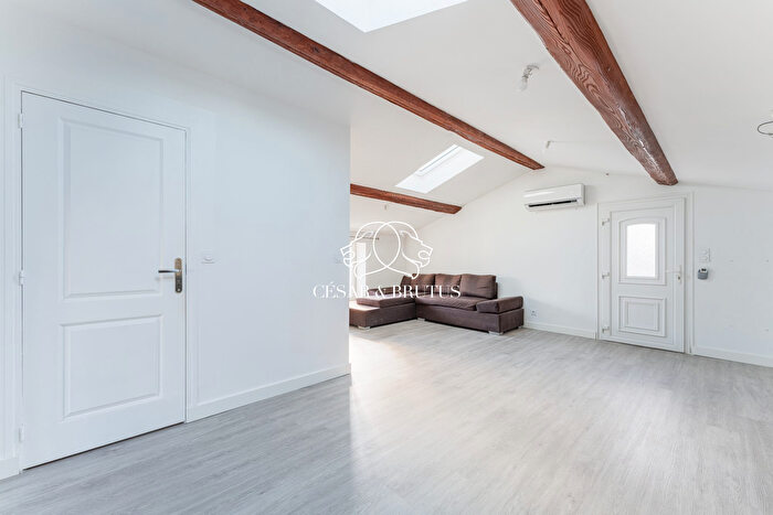 Appartement à vendre - Sathonay-Camp - 3 pièces - 2 chambres