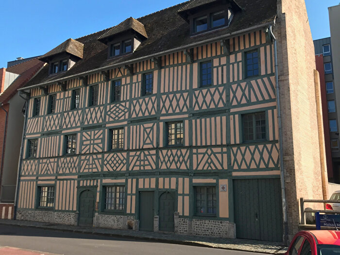 Appartement à louer - Dieppe, Centre-ville, Saint-Pierre, Chanzy - 1 pièce