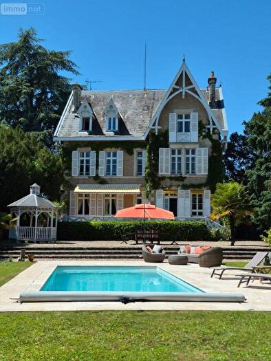 Saint-Amand-Montrond - Maison 13 pièces à vendre