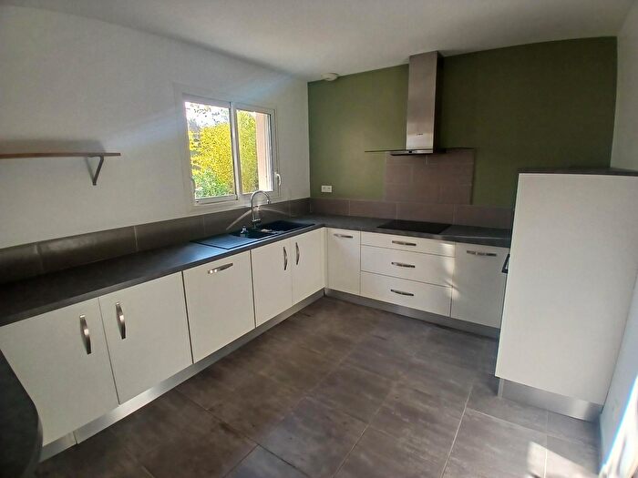 Maison 5 pièces à louer à Cambon