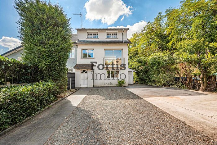 Joinville-le-Pont, Centre-ville : Maison 6 pièces à vendre