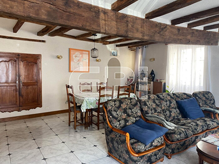 Maison à vendre - Vihiers - 5 pièces - 3 chambres