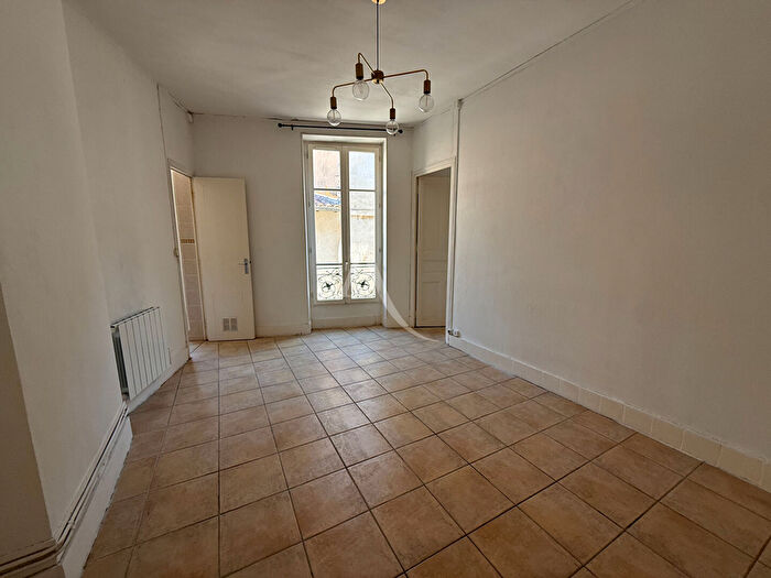 Appartement 2 pièces à louer à Nîmes, Ecusson, Arènes