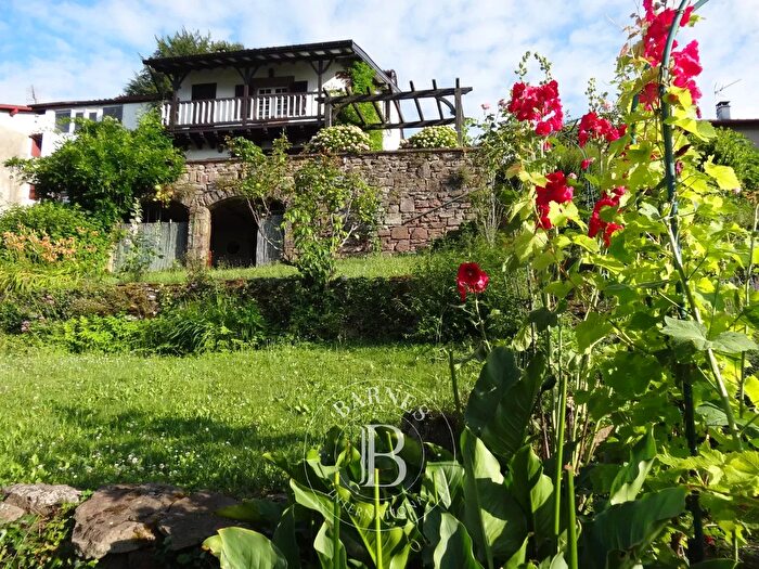 Maison à vendre - Saint-Jean-Pied-de-Port - 9 pièces - 5 chambres