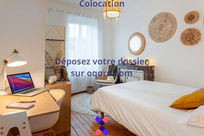 Maison 9 pièces à louer - Centre-Max Barel-Centre Nord, Vénissieux