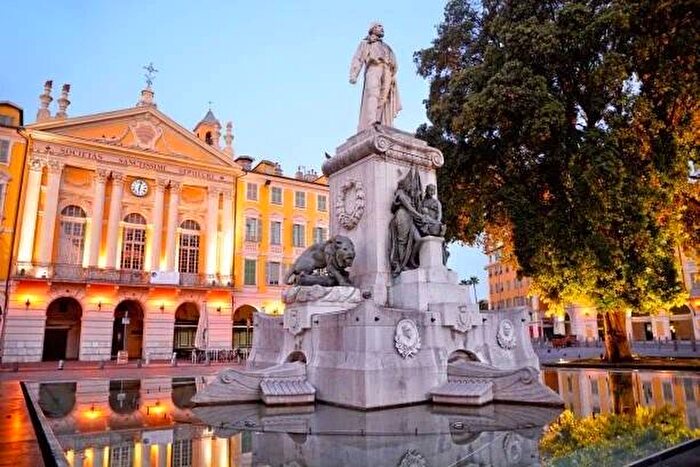 Appartement à louer - Vieux-Nice - 2 pièces