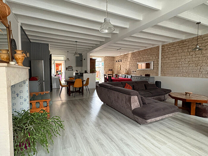 Maison à vendre - Surgères - 5 pièces - 3 chambres