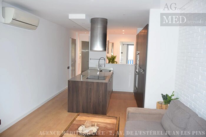 Appartement à louer - Antibes, Rastines, Super Antibes, Laval, La Fontonne - 3 pièces - 2 chambres