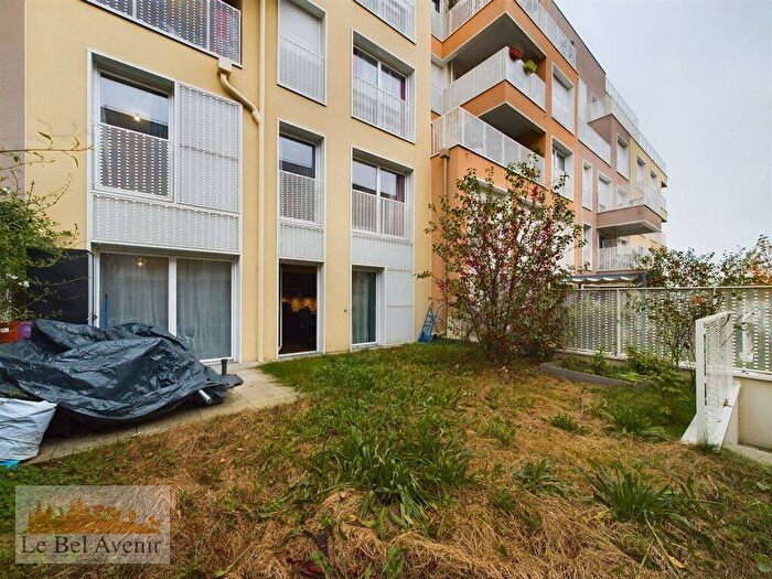 Appartement à louer - Cité Pierre et Marie Curie, Ivry-sur-Seine - 4 pièces - 3 chambres
