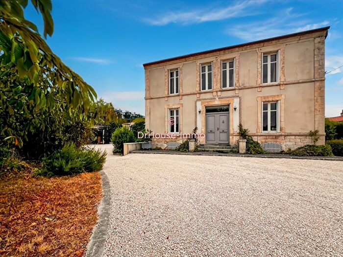 Maison 7 pièces à Gond-Pontouvre, à vendre