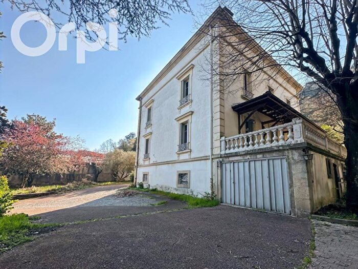 Appartement à louer - Vals-les-Bains - 4 pièces - 3 chambres