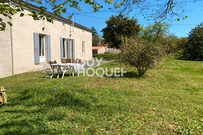 Maison 5 pièces à Fontenay-le-Comte, Charzais, Granges, Ardennes, à vendre