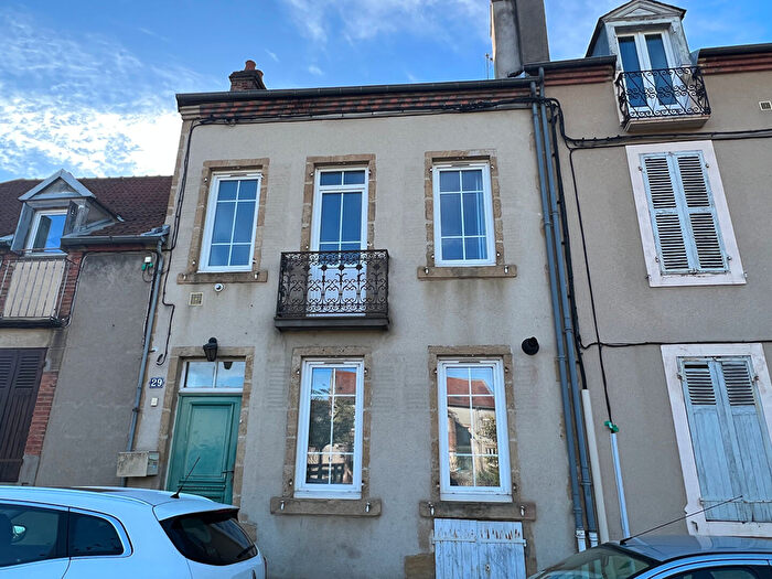 Moulins, Gare, Champins : Maison 7 pièces à vendre