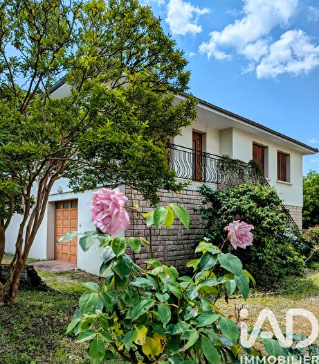 Maison à vendre - Saint-Seurin-sur-lIsle - 6 pièces - 4 chambres