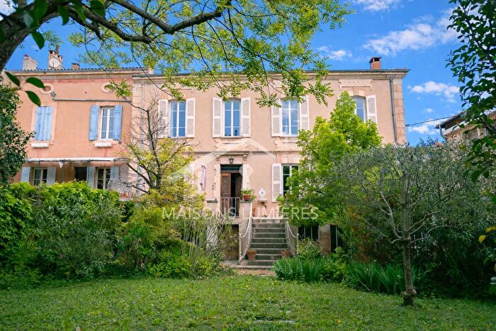 Apt : Maison 11 pièces à vendre