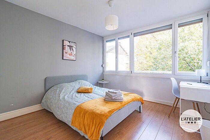 Appartement à louer - Barbâtre-Saint Remy-Verrerie, Reims - 6 pièces - 4 chambres