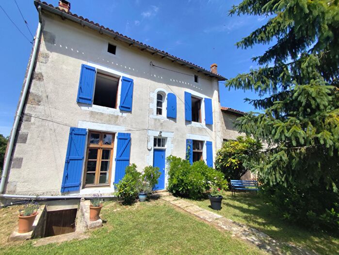 Voulême - Maison 5 pièces à vendre