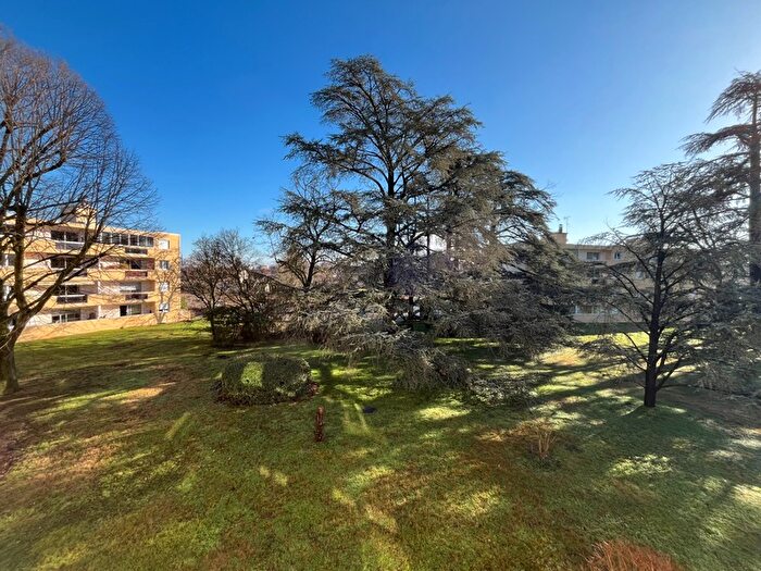 Appartement à vendre - Meyzieu, Centre-ville - 5 pièces - 3 chambres