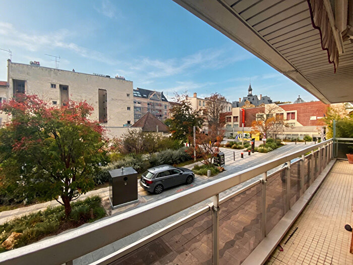 Appartement à vendre - Suresnes, Centre-ville - 3 pièces - 2 chambres