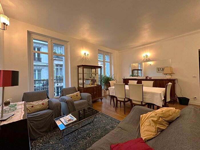 Appartement à louer - Montorgueil-Saint Denis, Paris ème arrondissement - 4 pièces - 3 chambres