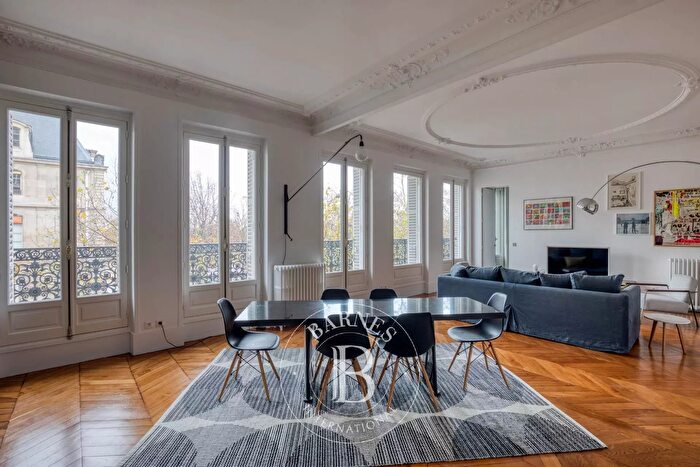 Appartement à louer - Paris e , Val de Grâce - 7 pièces - 4 chambres