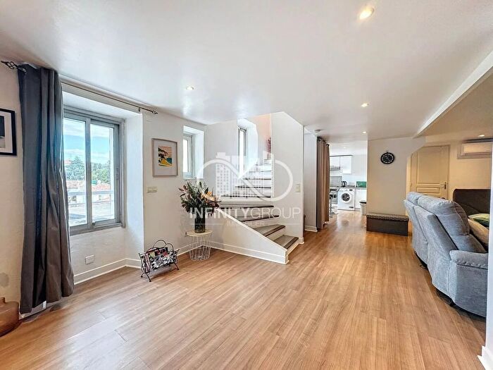 Appartement à louer - Cannes, Petit Juas - 2 pièces - 1 chambre