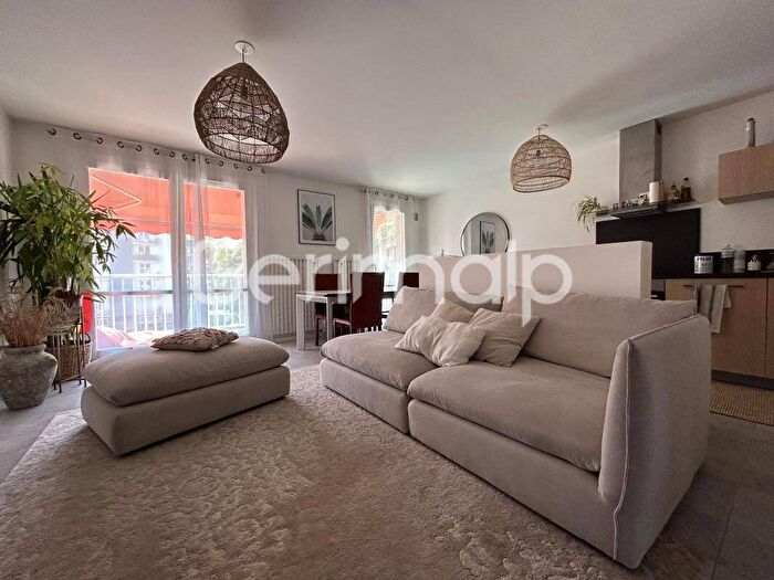 Appartement à louer - Clarines, Annecy-le-Vieux - 3 pièces - 2 chambres