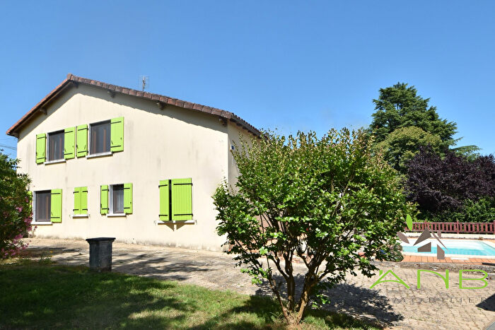 Maison à vendre - Saint-Pardoux-la-Rivière - 10 pièces - 8 chambres