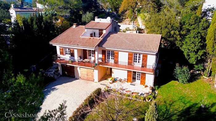 Maison à vendre - Mandelieu-la-Napoule, Minelle - 6 pièces - 4 chambres