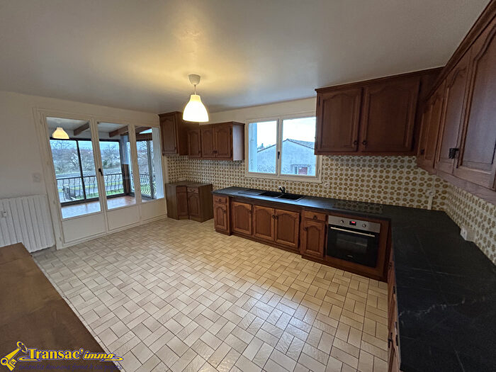 Appartement à louer - Puy-Guillaume - 4 pièces - 3 chambres