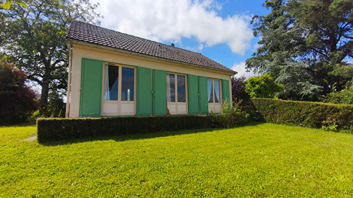 Saint-Victor-de-Buthon : Maison 3 pièces à vendre