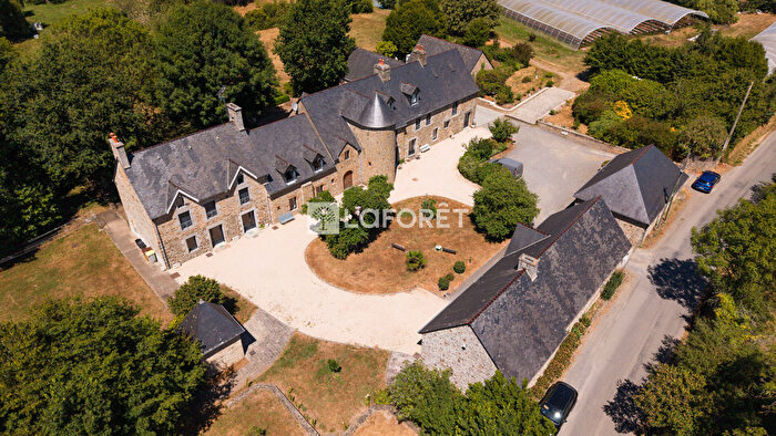 Saint-Aubin-des-Préaux : Maison 11 pièces à vendre