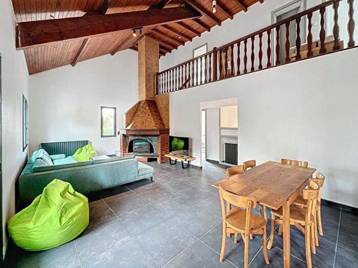 Appartement 7 pièces à Le Hameau, Pau, à louer