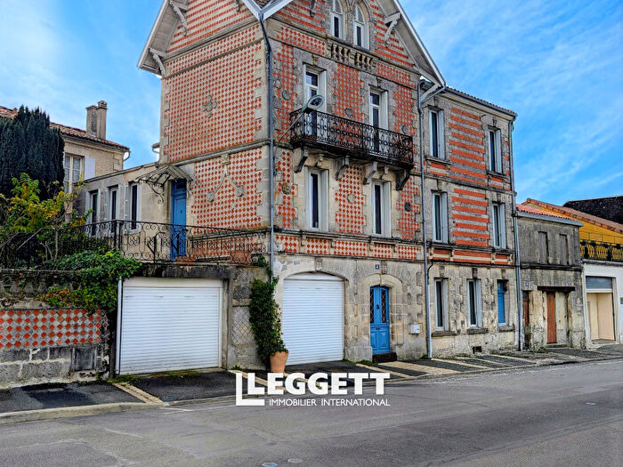 Maison à vendre - Barbezieux-Saint-Hilaire - 10 pièces - 5 chambres