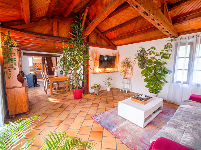 Maisons à vendre et appartements à louer - 1