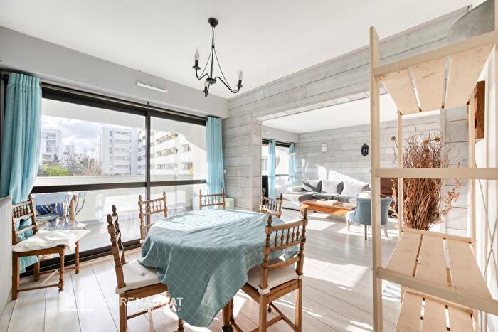 Appartement à louer - Le Bouscat, Centre-ville, Robert Schuman - 3 pièces - 2 chambres