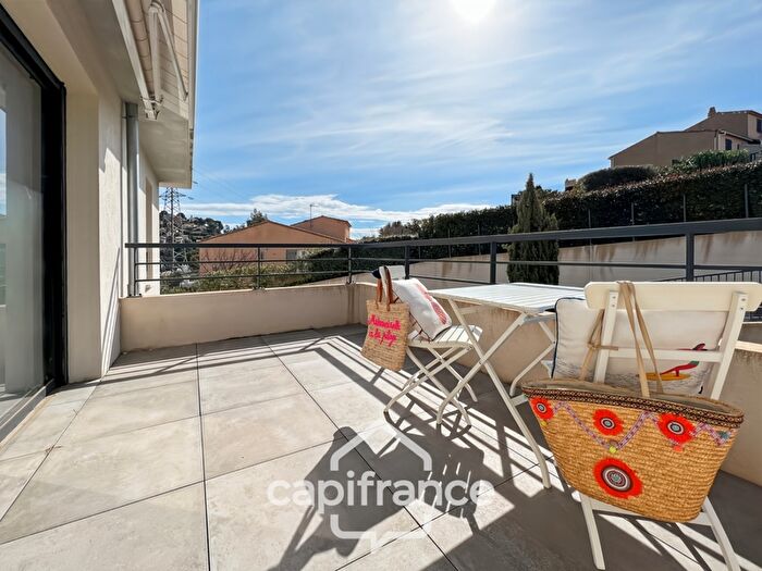 Bormes-les-Mimosas, Centre-ville, Le Pin : Appartement 1 pièce à vendre
