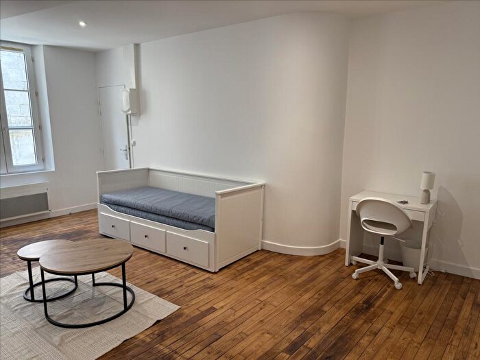 Appartement à louer - Angoulême, Saint-Ausone, Saint-Martin - 1 pièce