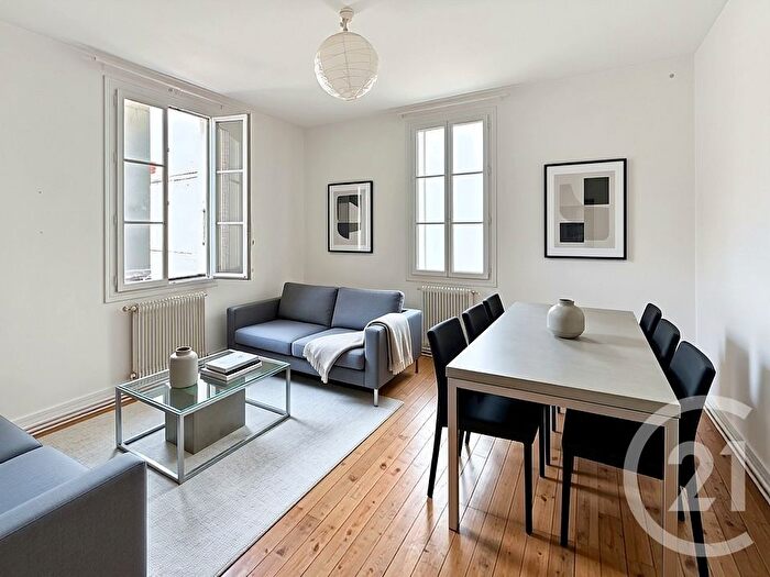 Appartement 3 pièces à Rochefort, Centre-ville, à louer