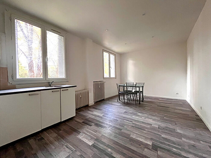 Appartement à vendre - Ris-Orangis, Réno, Gare, Oiseaux - 2 pièces - 1 chambre