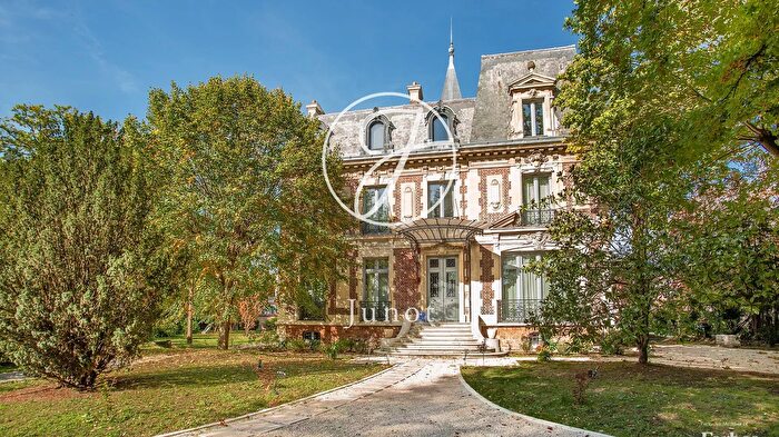 Le Vésinet, Coeur de Ville : Maison 11 pièces à louer